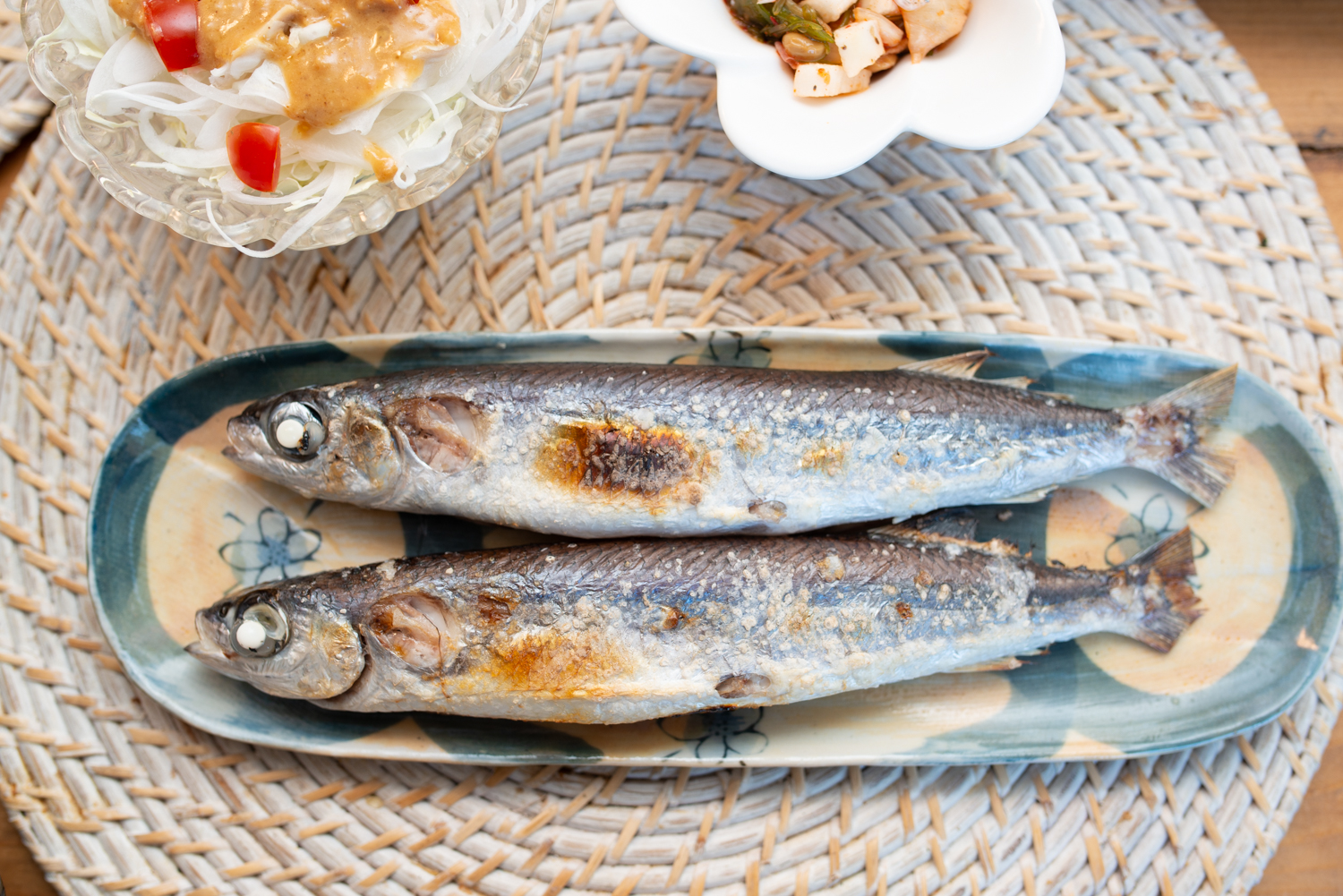 トビウオの下処理と食べ方と味をレポートしています。 | 大人の男性よ、楽しまないか？